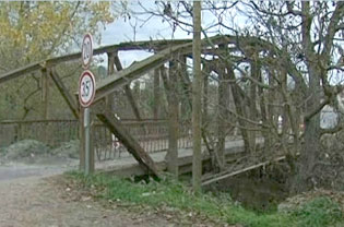 RESTORATION OF THE BRIDGE IN MEDVEDJA ON HOLD - Government of Serbia ...
